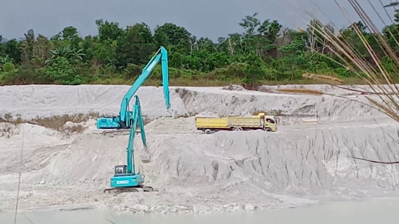 Loading Kaolin / Penggalian dan Setcasting Kaolin / Mining Activity ...