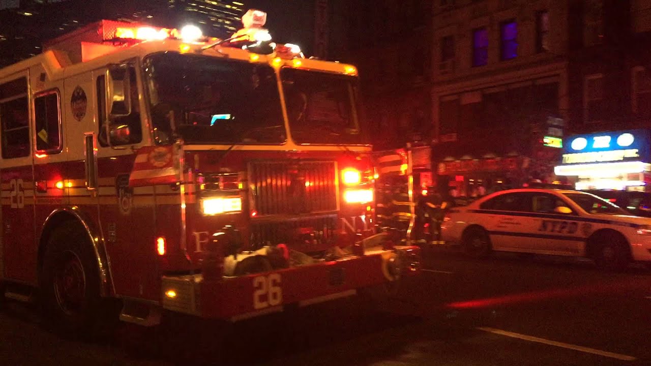 FDNY ENGINE 26 CAPTAIN GIVES ME A THUMBS UP WHILE TAKING UP AFTER 10-75 ...