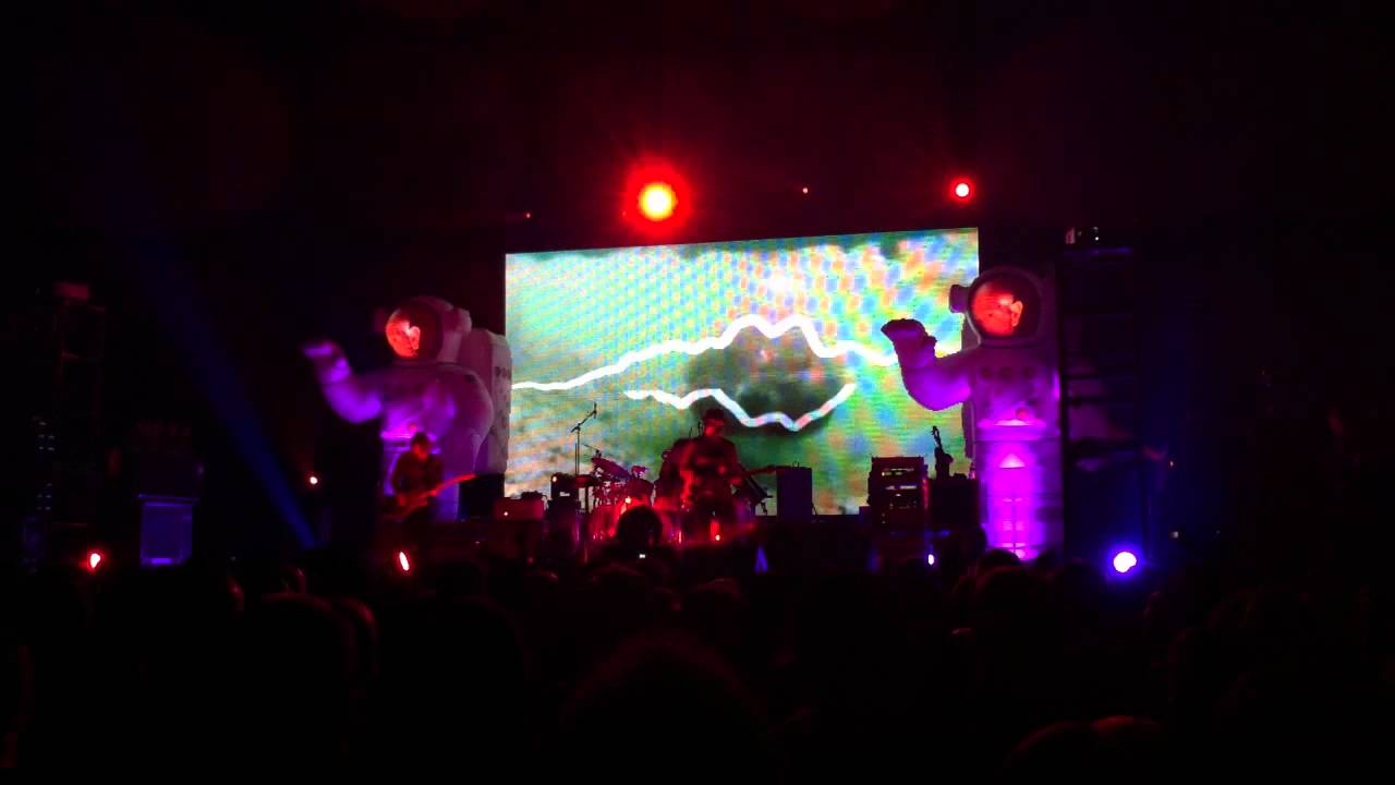 Primus - Wynona's Big Brown Beaver - Paris Zenith - 27 Mars 2012 - YouTube