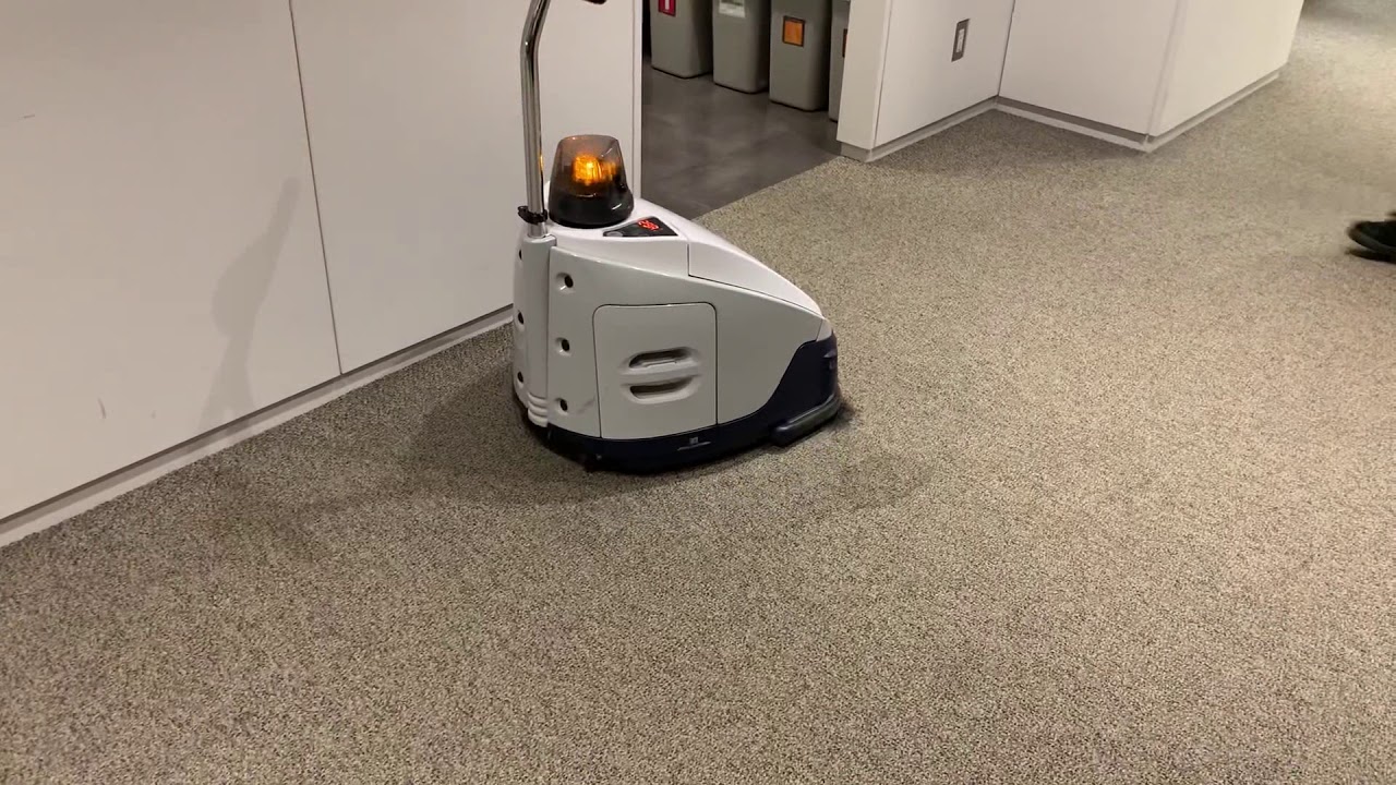 Cleaning robot - Amazing Japan - YouTube