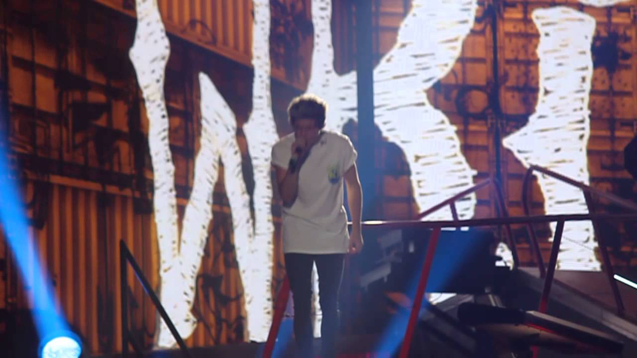 Strong by One Direction Live 8/27/14 - YouTube