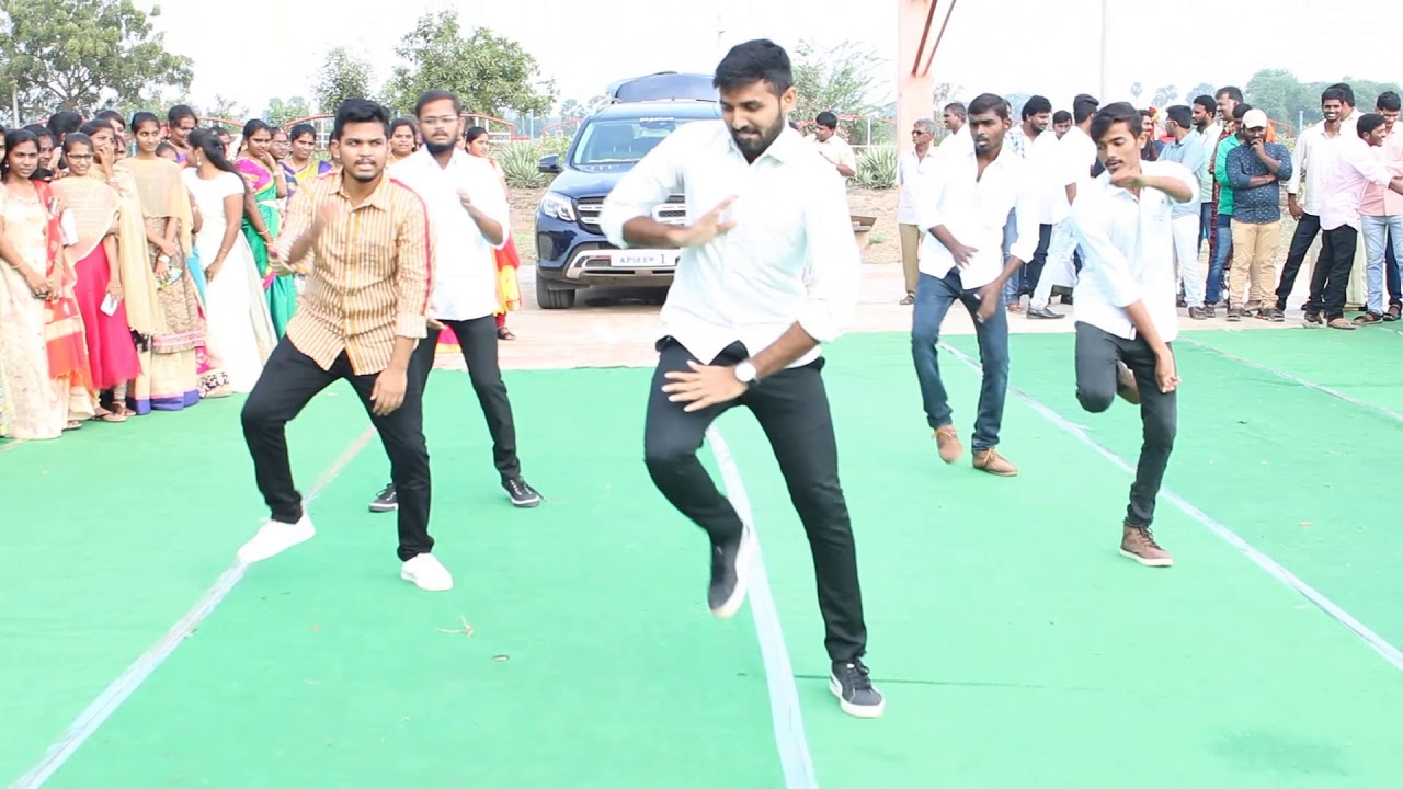 Flash mob dance by IV ECE Students Gudivada Engineering college - YouTube