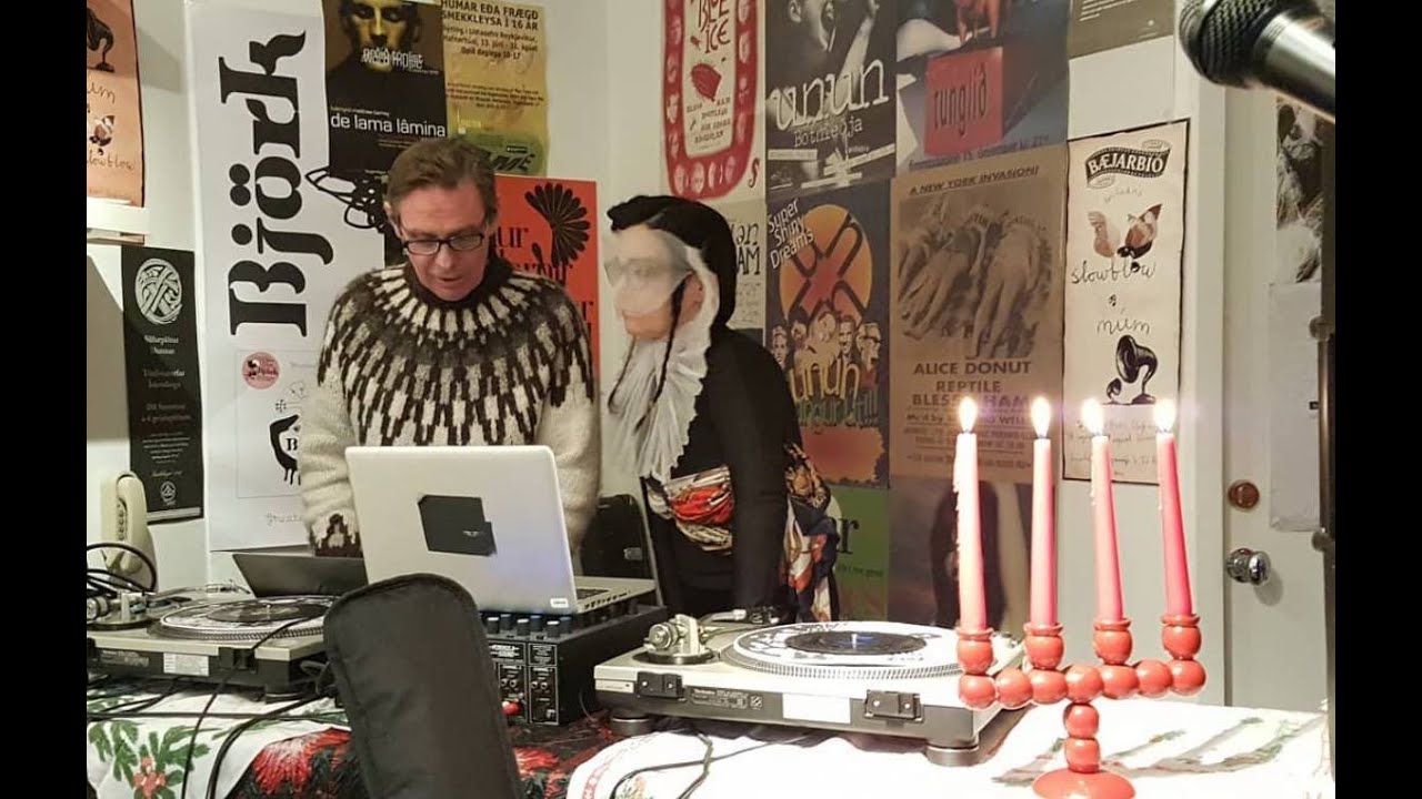 BJÖRK DJ SET at Smekkleysa - YouTube