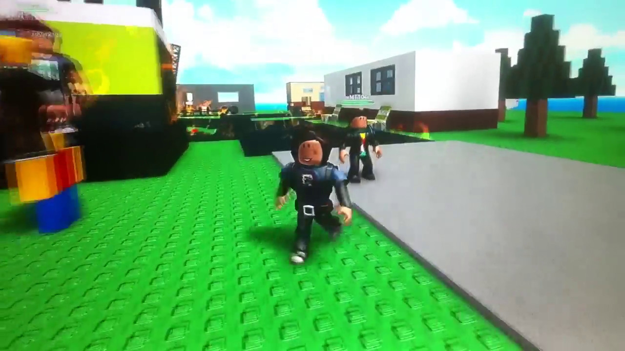 WHAT IS GOING ON|Roblox - YouTube