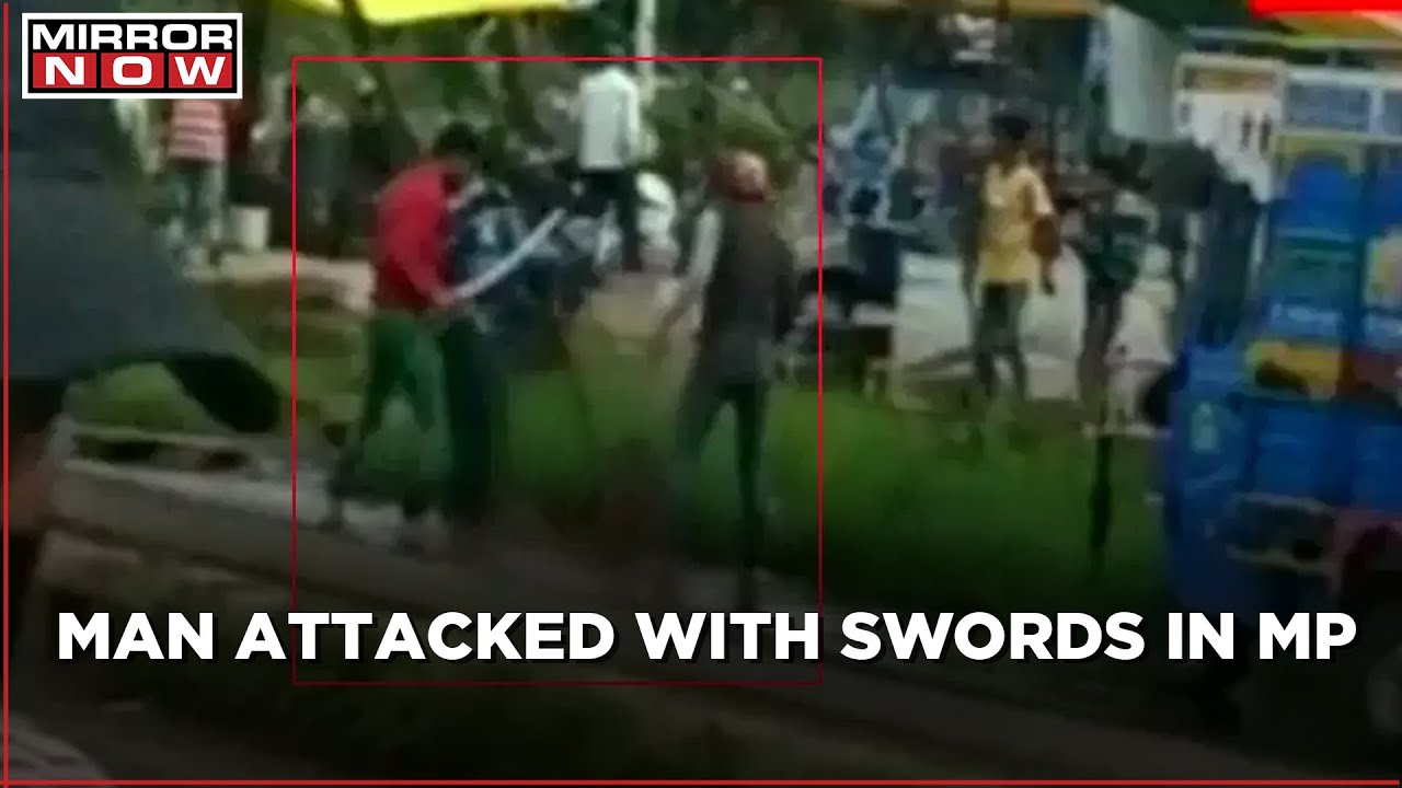 Man attacked with a Sword on road, in Bhopal - YouTube