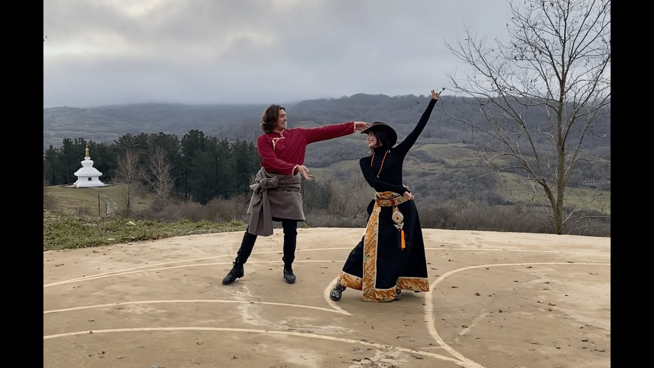 TIBETAN DANCE FROM AMDO REGION (Male and Female part) [GY] - YouTube