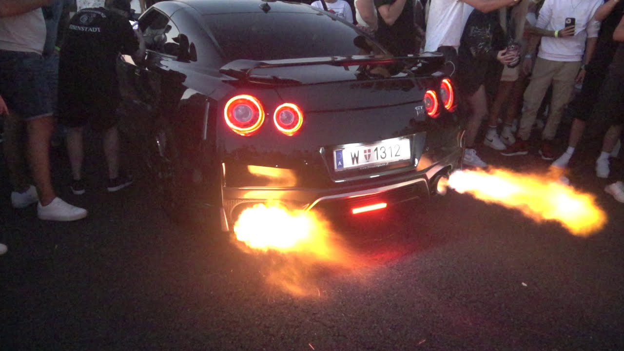 Nissan GTR-R35 exhaust sound and flames - YouTube