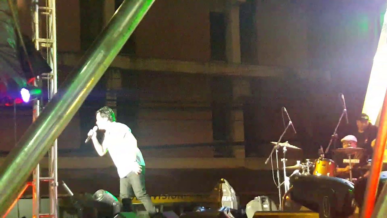 SANDWICH Band in Masskara 2017 - YouTube