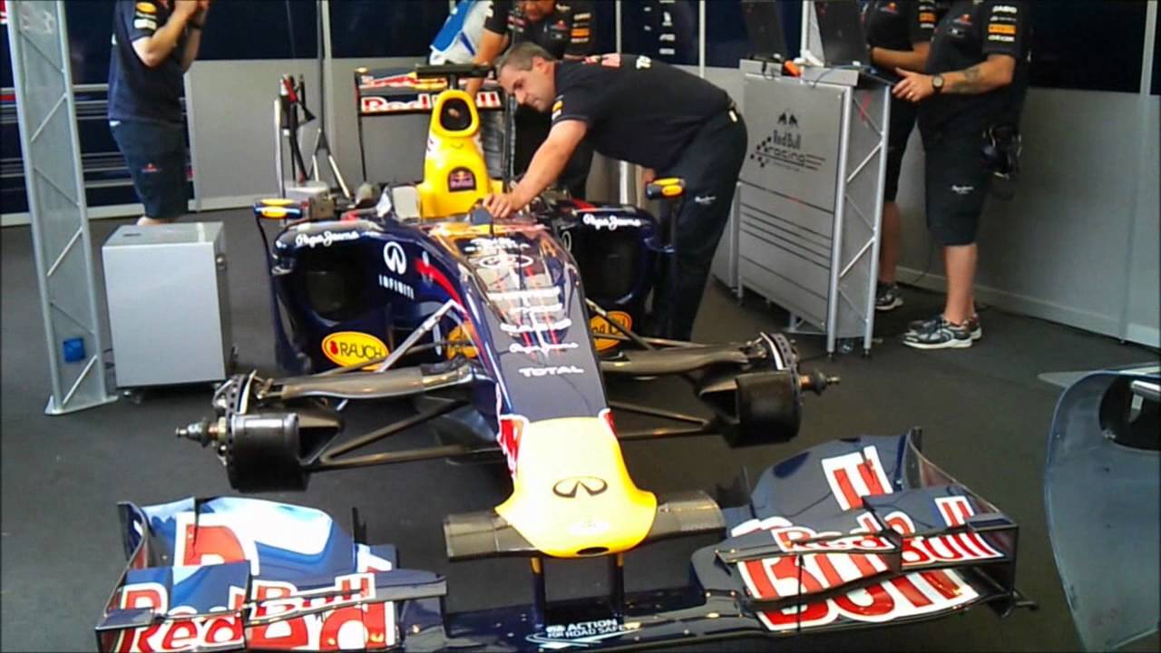 Red Bull Racing RBR Formula 1 V8 Engine Start - YouTube
