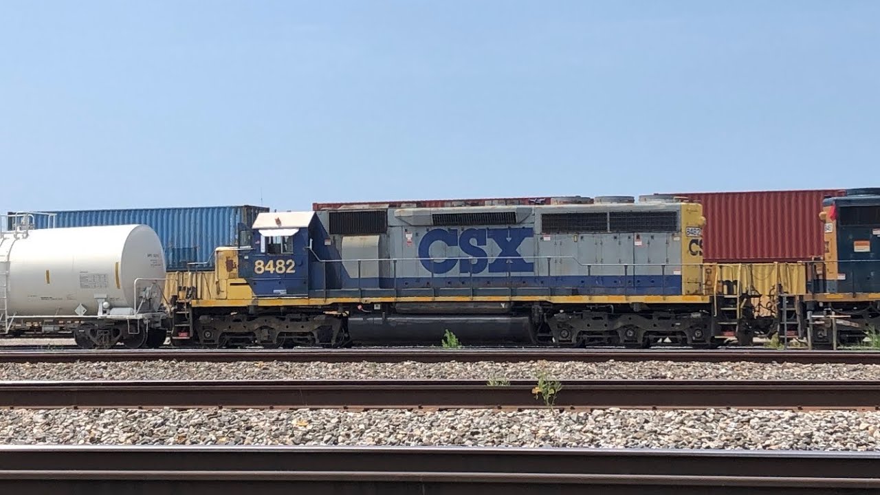 CSX 8482 (YN2 SD40-2) and the CSX “Princess Mobile” switching in Cleveland, OH on 6/12/21! - YouTube