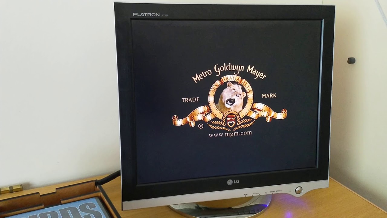 Raspberry Pi RFID movie player - YouTube