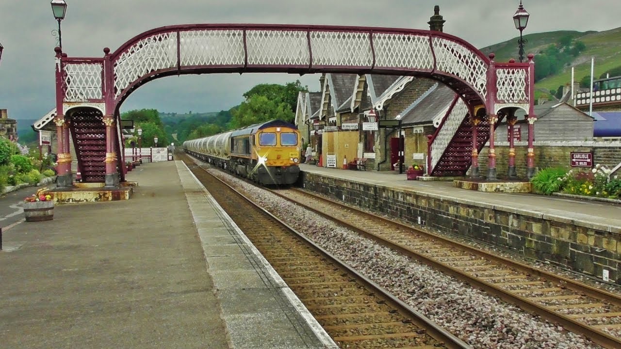 GBRf class 66 No 66733 at Settle - Mossend to Clitheroe Cement Train ...