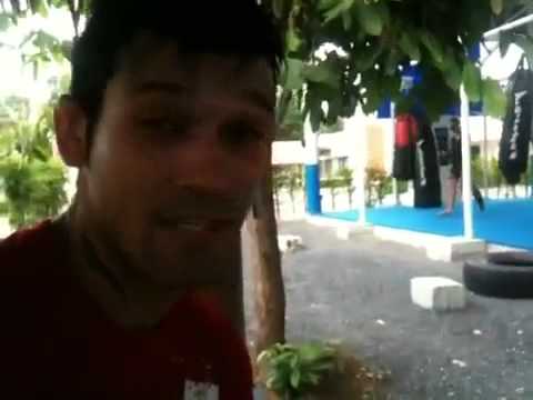 Vaughan Lee UFC 138 prep, Journey to Thailand 1st session.mp4 - YouTube