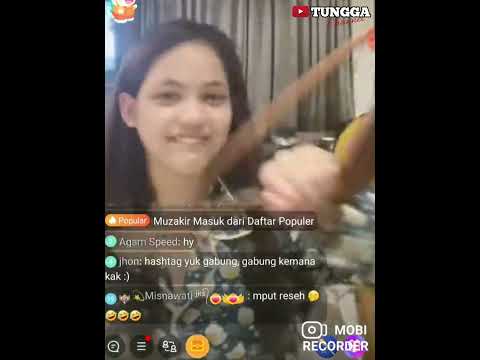 PUTRI LIVE BIGO LAGI ASIK NYANYI ADA TRAGEDI HP JATUH DI SELA RANJANG... @TunggaChannel