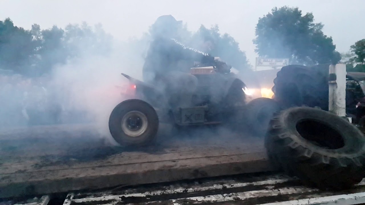 Quad burnout brutal - YouTube