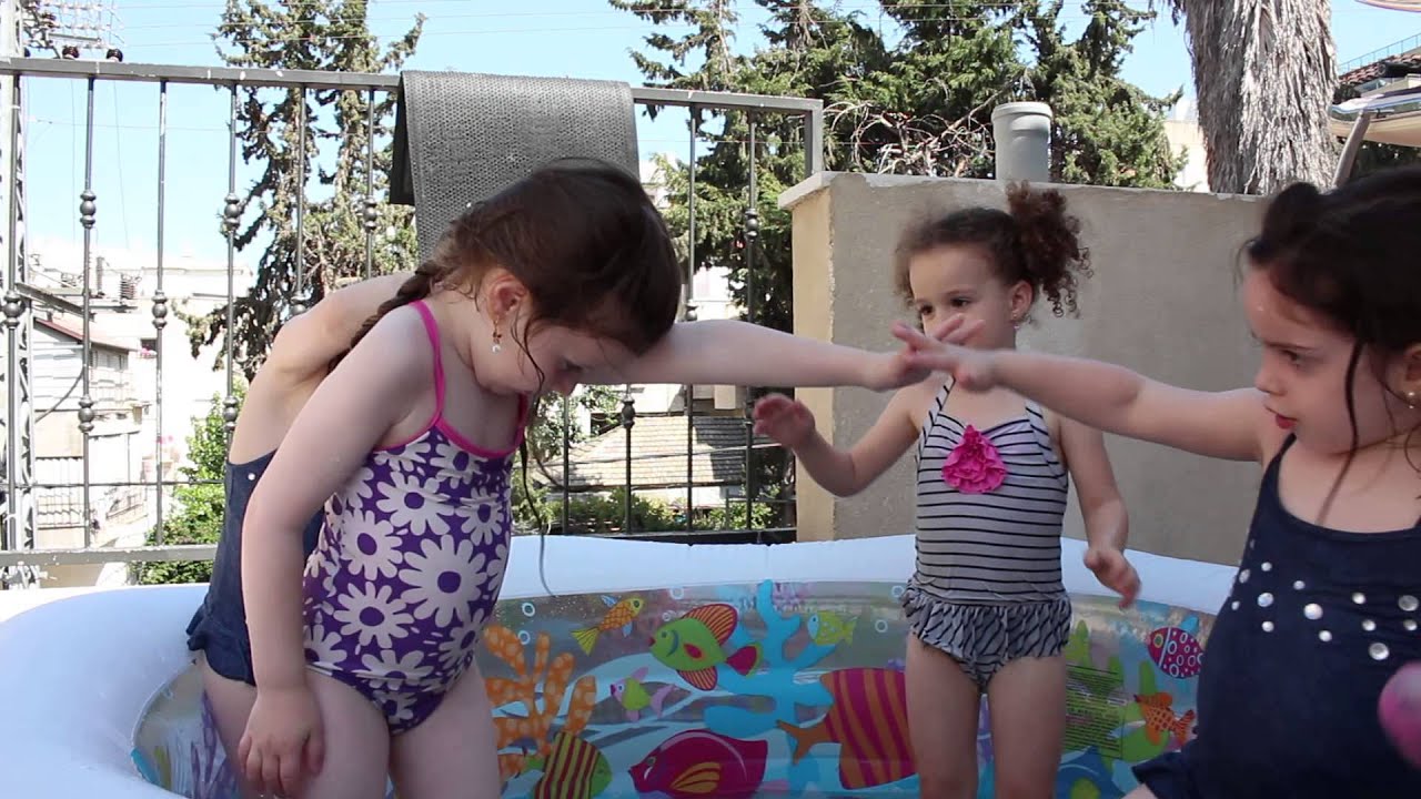 singing in the pool 2 - YouTube