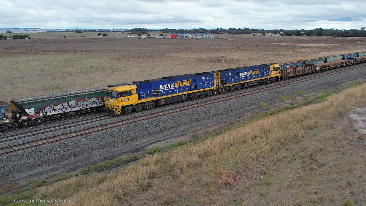 4PM4 Freight Train With Steel Wagons & Shipping Containers (3/4/2022 ...