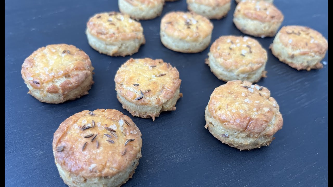 Pogacele Fragede cu Jumari de Gasca/Goose Fat Biscuits - YouTube