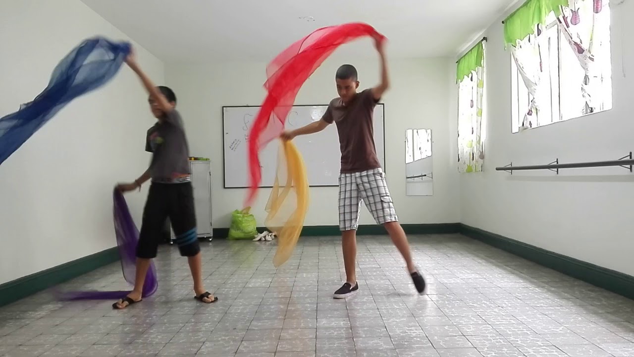 Eres mi Amigo Fiel de Coalo Zamorano (danza con mantos) - YouTube