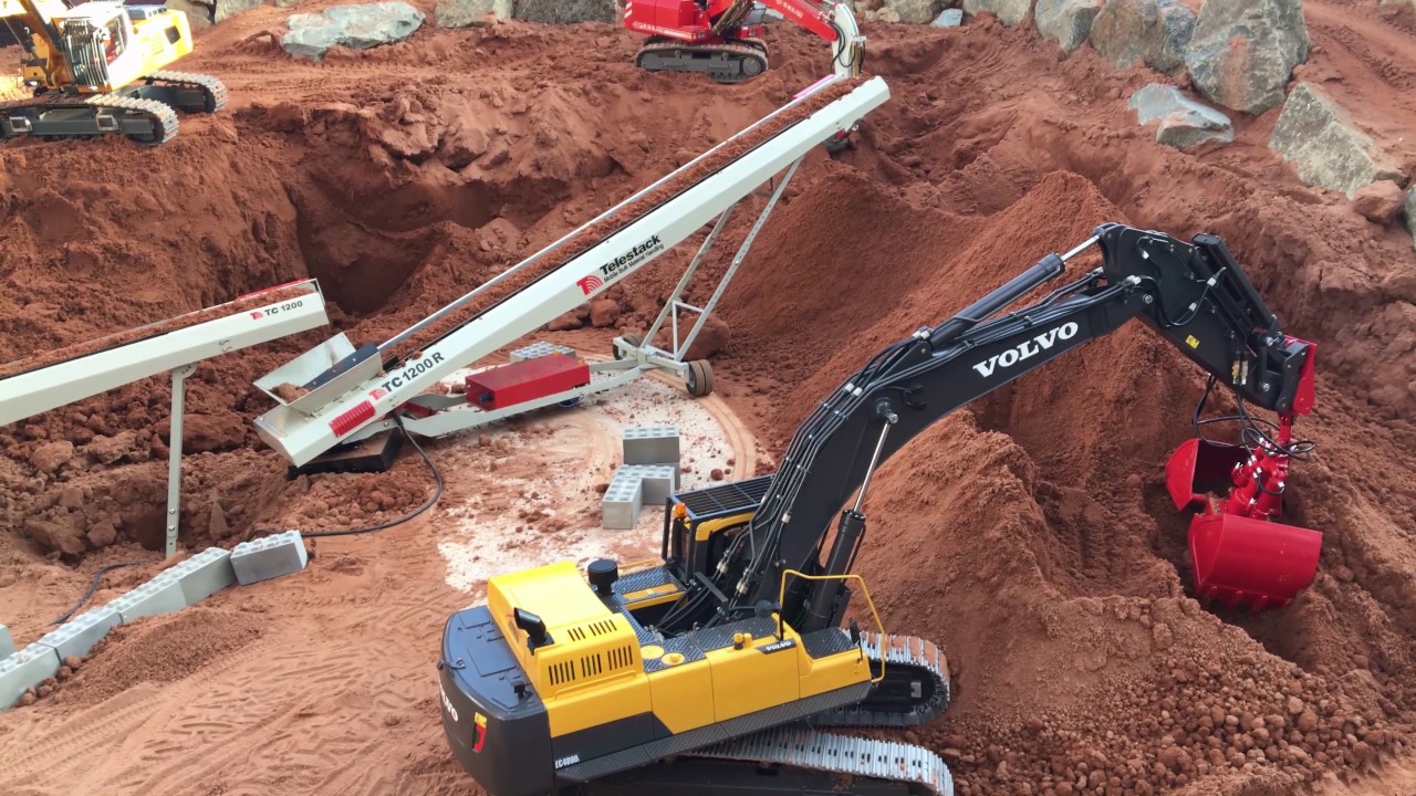 Amazing RC Trucks/Excavators *Movable Telestack conveyour belt at work ...