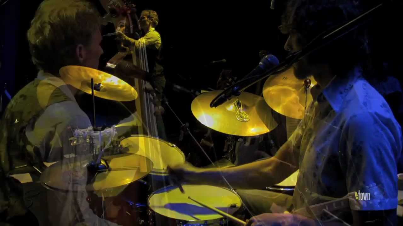 The Wood Brothers - "Smoke Ring Halo" (eTown webisode #319) - YouTube