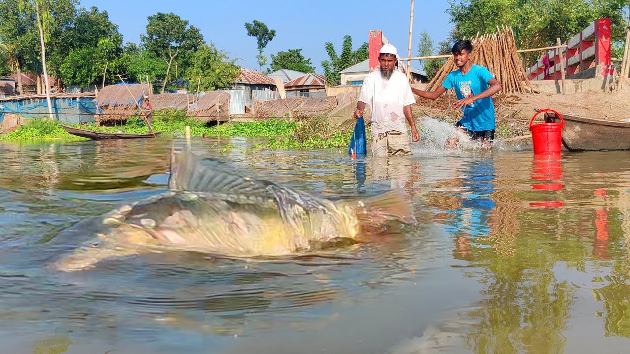 Wow really amazing hook fishing technique in river | Old traditional ...