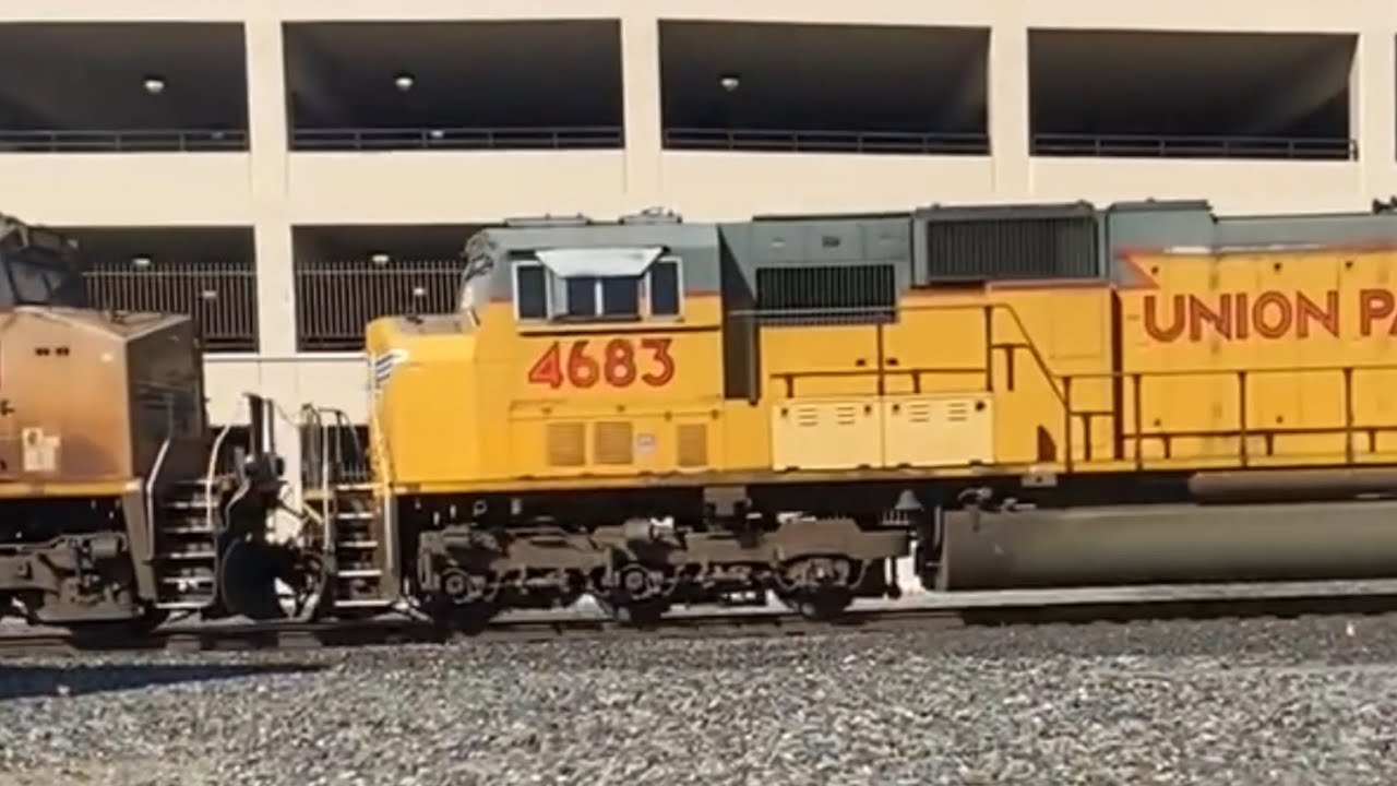 Union Pacific fright train with 6 locomotives (March 2023) - YouTube