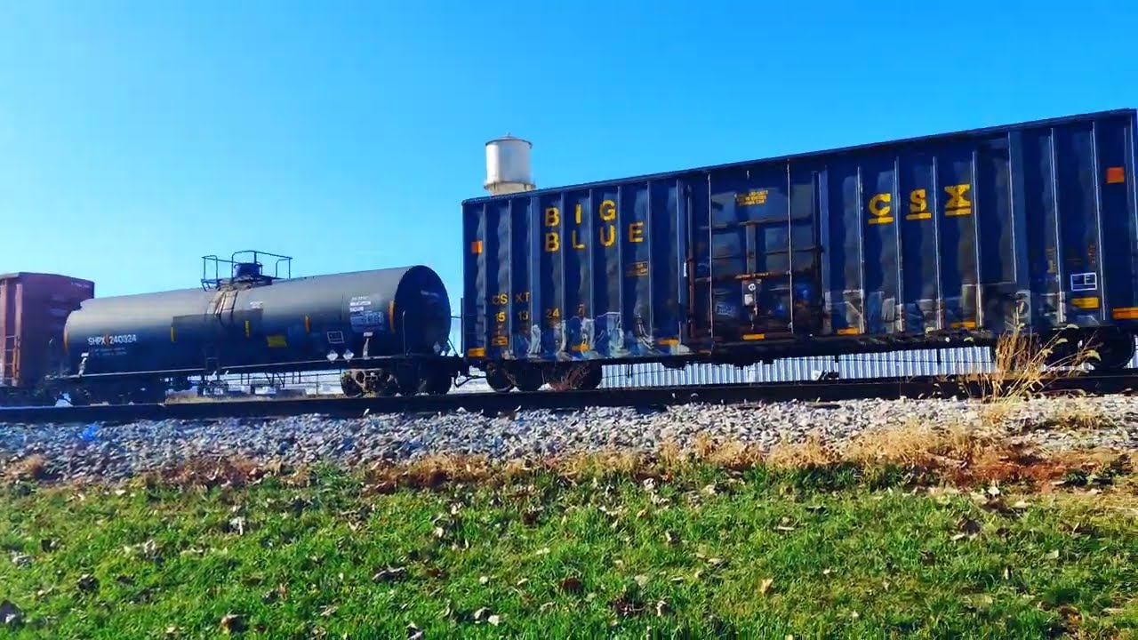 CSX manifest train pulling out slowly on the Woodland Sub Hoopeston Illinois (CSXT #5111 & CSXT ...