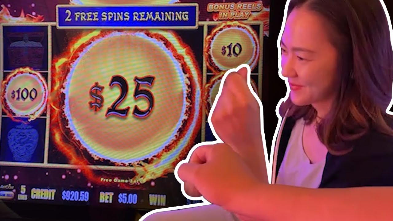 Am I a Princess Peacock? 🦚 Vlog Livestream Slots - YouTube