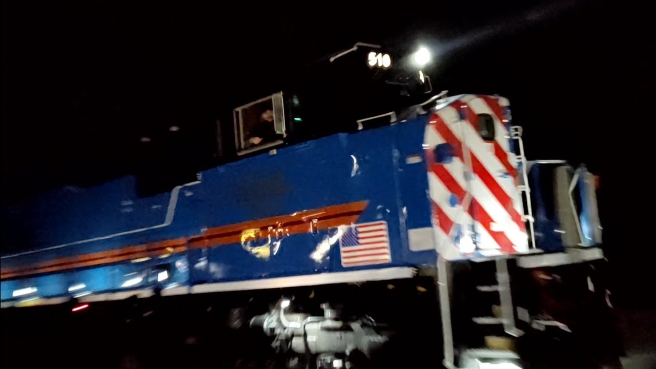 Metra cab-car 8533 east with SD70MACH 510 at Big Timber Rd. in Elgin ...