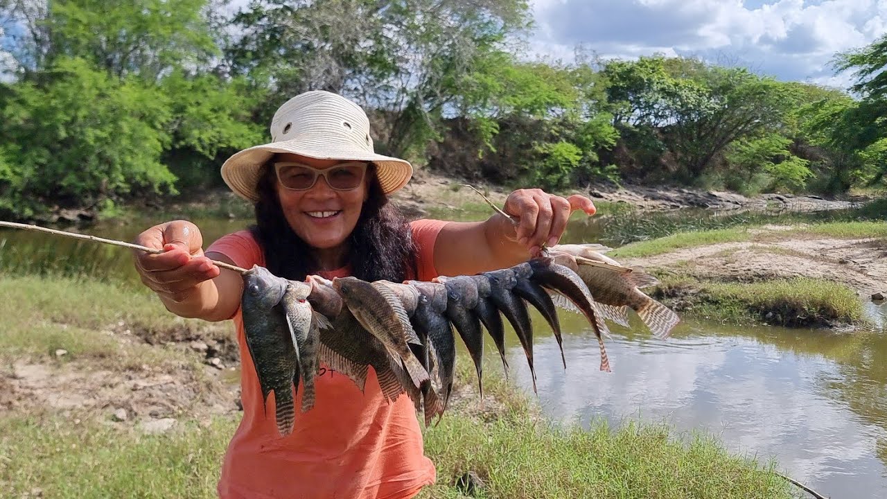 PIRÃO DE PEIXE NA PESCARIA CAIPIRA COM MÃE MARIA NO RIO - YouTube