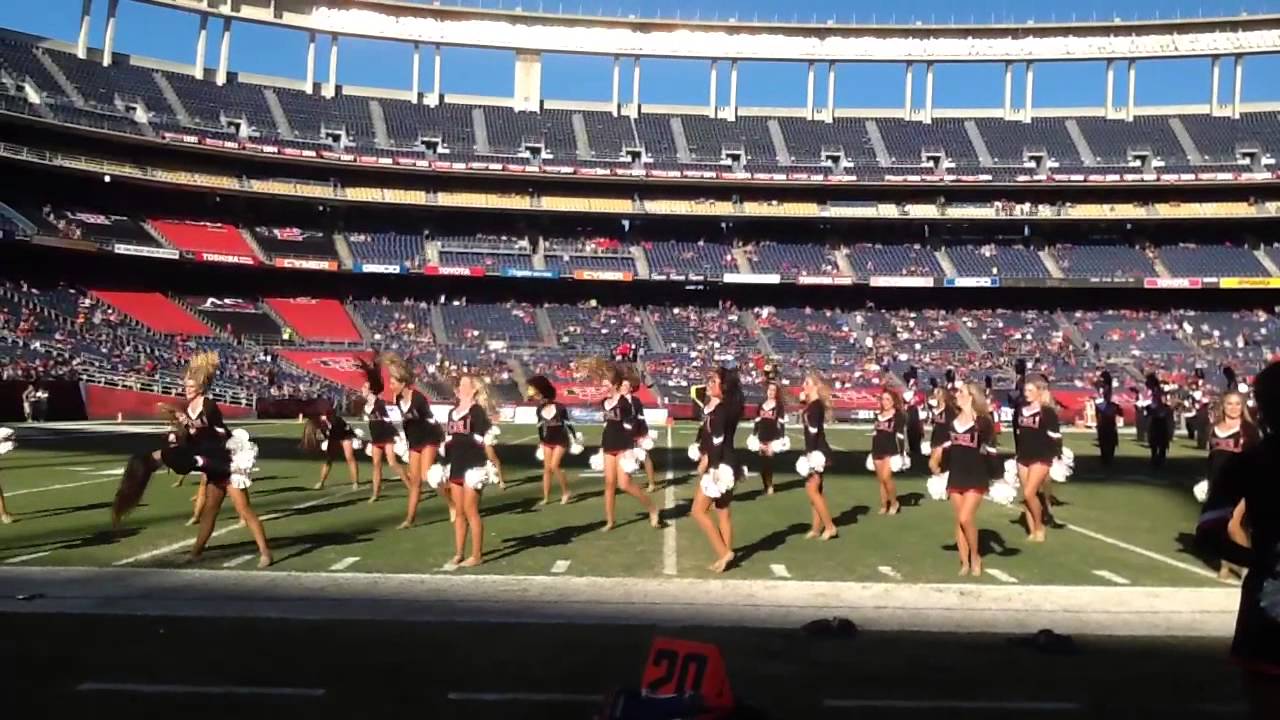 Los Cuervos with Marching Aztecs - YouTube