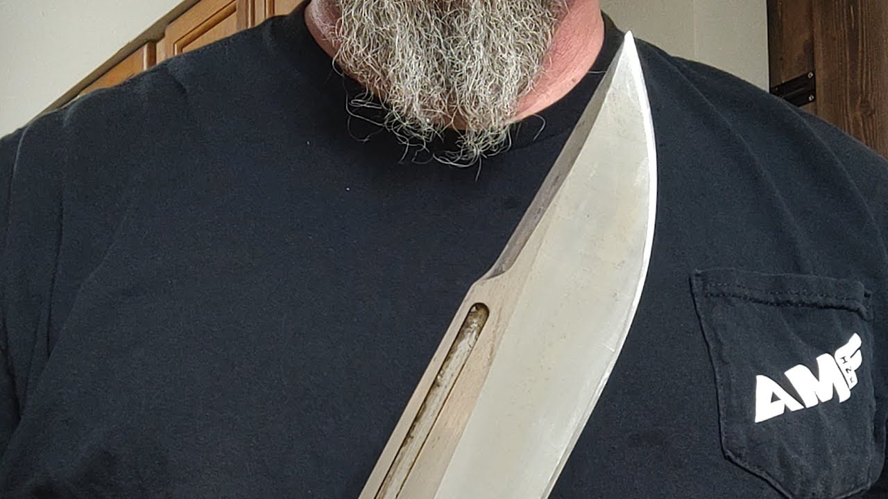 A PREDATOR HUNTER ON THE LOOSE!!!! WORK TUFF GEAR KNIFE REVIEW!! - YouTube