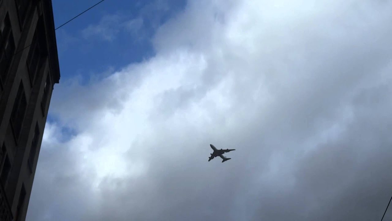 Vliegtuigen boven Amsterdam - YouTube