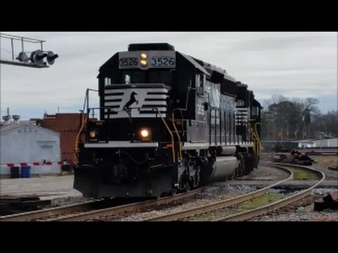[NS]3526 EMD SD40-2 EX-BN & EX-HLCX & 3355 EMD SD40-2 EX-CR Leads P61 In Salisbury NC & Loud ...