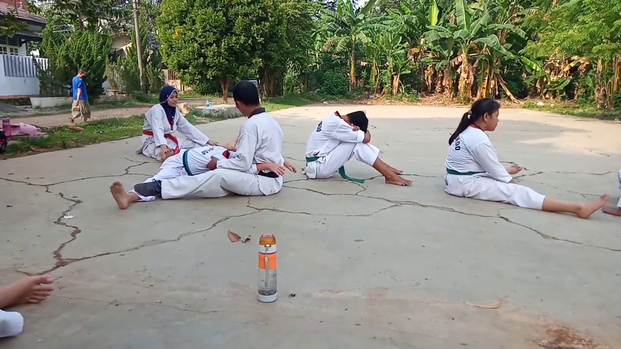 PROSES LATIHAN SPLIT DENGAN BENAR - YouTube