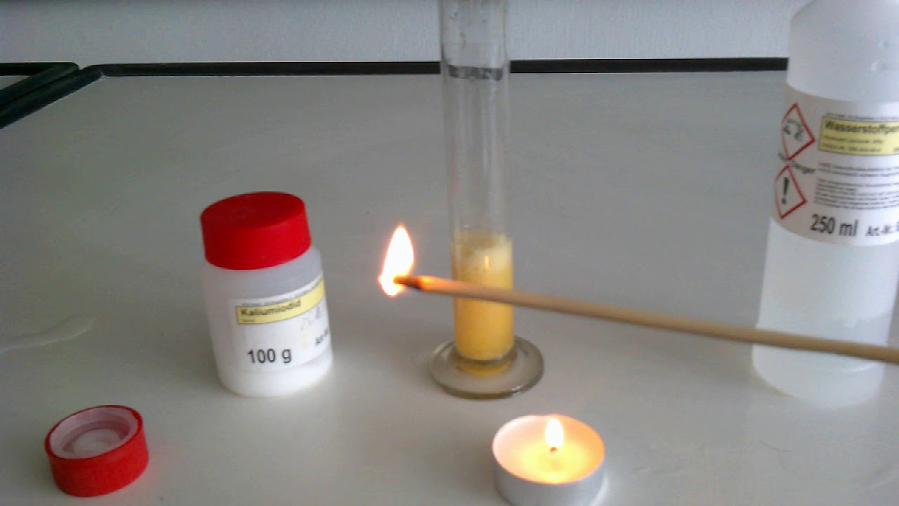 Herstellung und Nachweis von Sauerstoff (O2) I - KI + H2O2 - YouTube