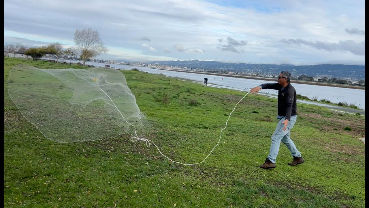 Throwing a Cast Net the Simplest & Easiest Way - YouTube
