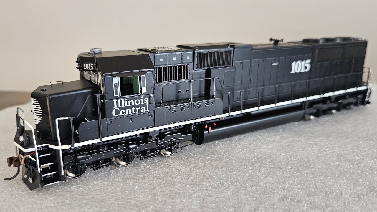 Review: Athearn Genesis SD70 Illinois Central Death Star White Sill w/Tsunami 2 DCC & Sound HO ...