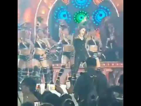 Madhuri Dixit💝💞 performance at the ‪Star screens awards 2018‬