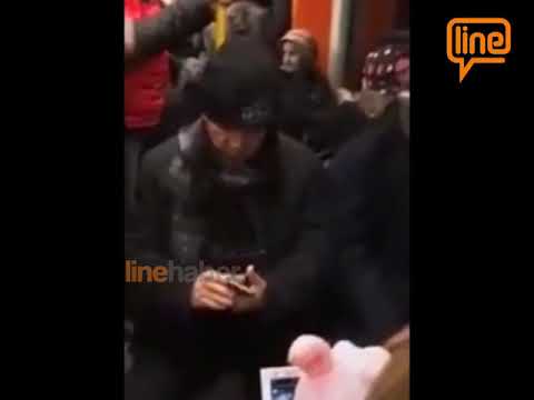 Bursa Metrosunda Telefon Yüzünden Tartışan Amcalar 'Utanmadan Utanmıyorsun'