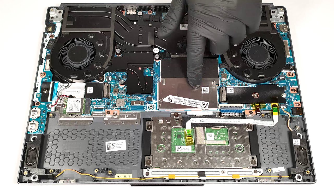 🛠️ How to open Lenovo Legion 5i (16", Gen 9) - disassembly and upgrade ...