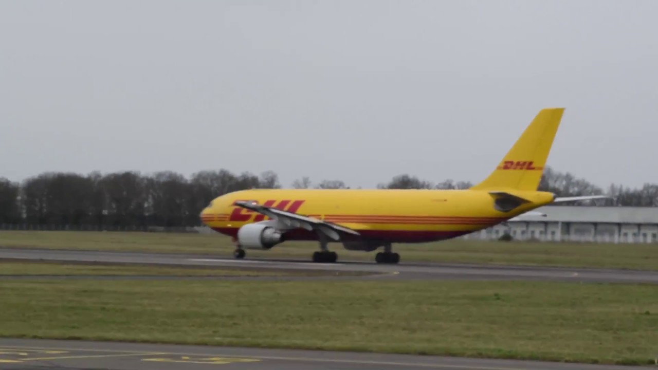 explosion moteur d'un avion DHL au décollage - YouTube