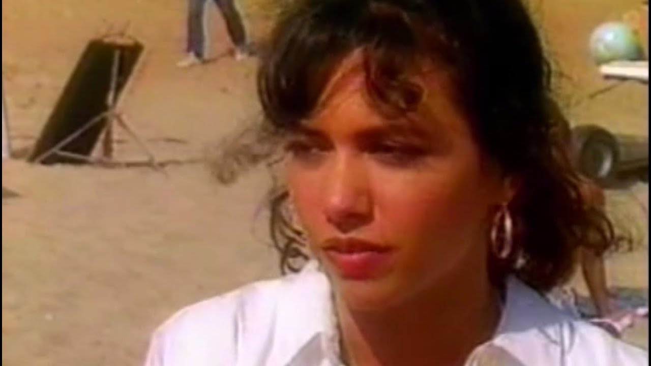 Susanna Hoffs & Tamar Hoffs - Interview, Malibu, CA, 10/6/86 - YouTube