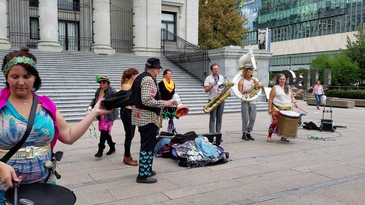 Vancouver STREET MUSICIAN: THE CARNIVAL BAND Performing at Robson ...