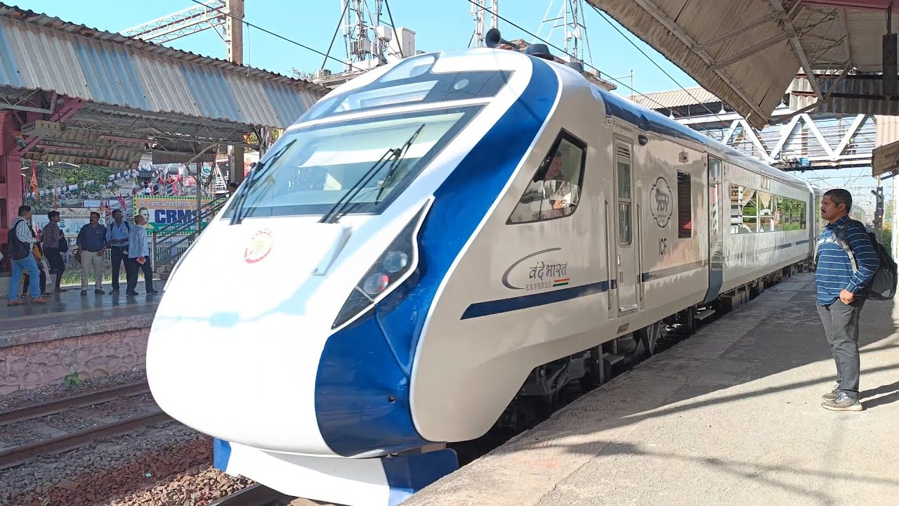 Back to Back Vande Bharat / Rajdhani Express/ Dadar - Manmad Express ...