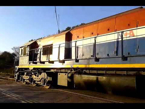 EMD GT-22CW 9095 y GR-12W 6622 de NCA livianas rumbo a Cañada de Gómez - YouTube
