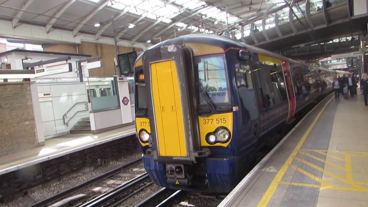 Thameslink Class 377 515 departures Farringdon for Bedford via Luton ...