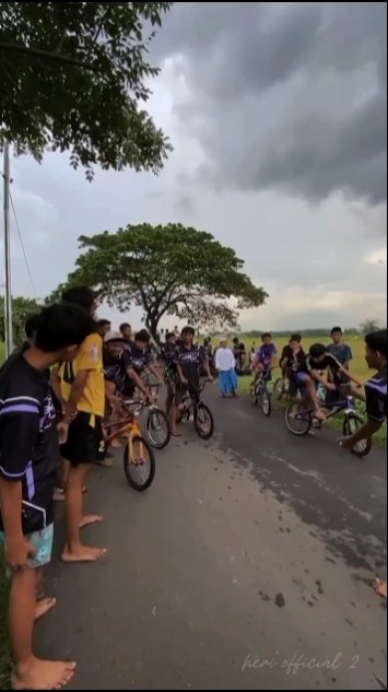 LATIHAN BALAP ONTHEL 4 #shorts #bmx #balaponthelsurabaya #sepeda # ...