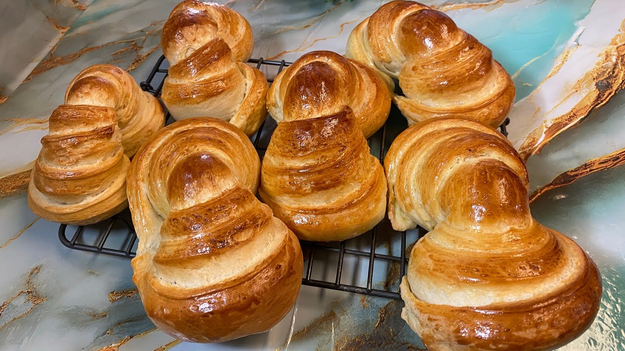 Step by step on how to make this amazing, creative pastry art. #deli # ...